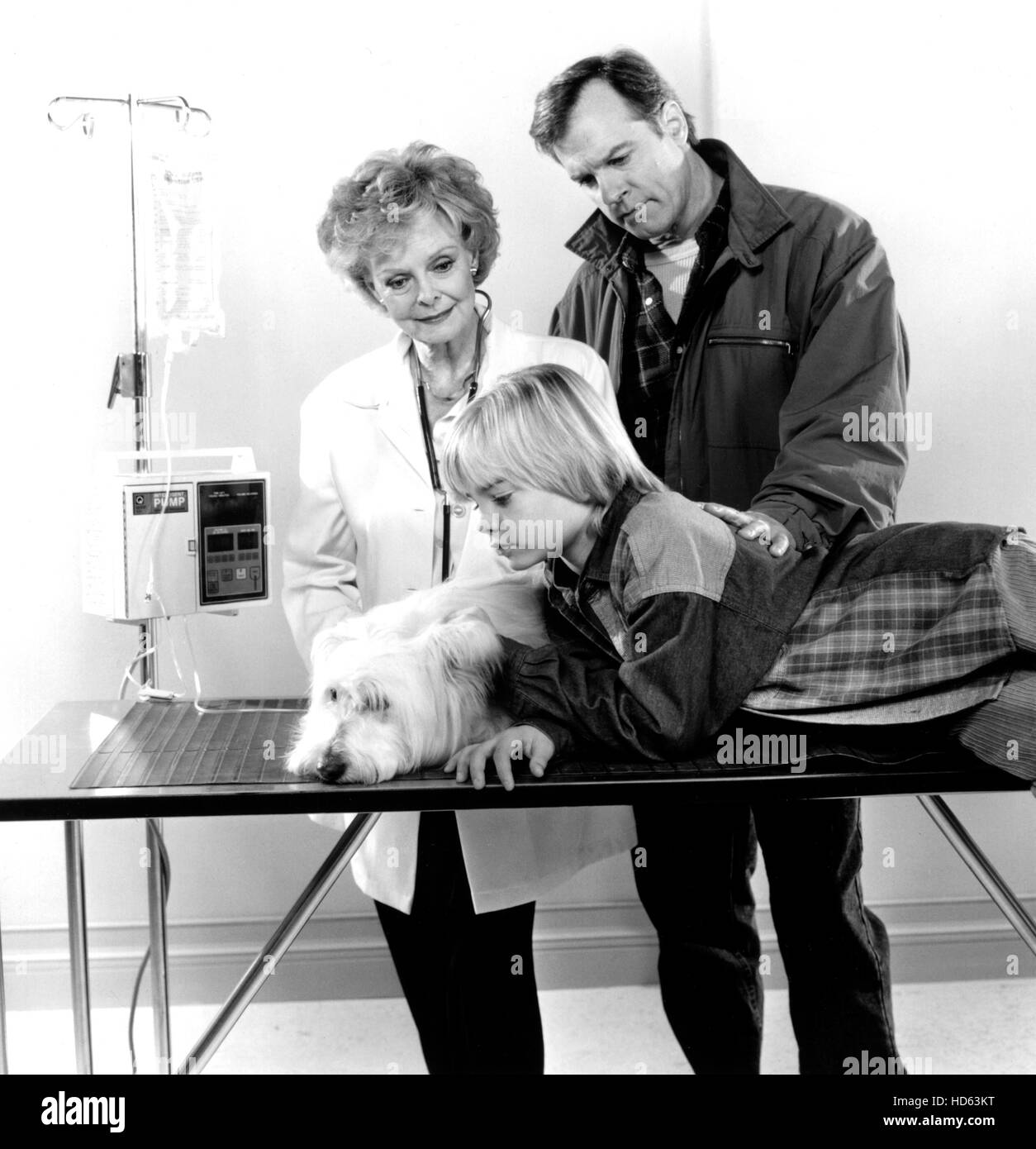 7TH HEAVEN, June Lockhart, Happy the Dog, David Gallagher, Stephen ...