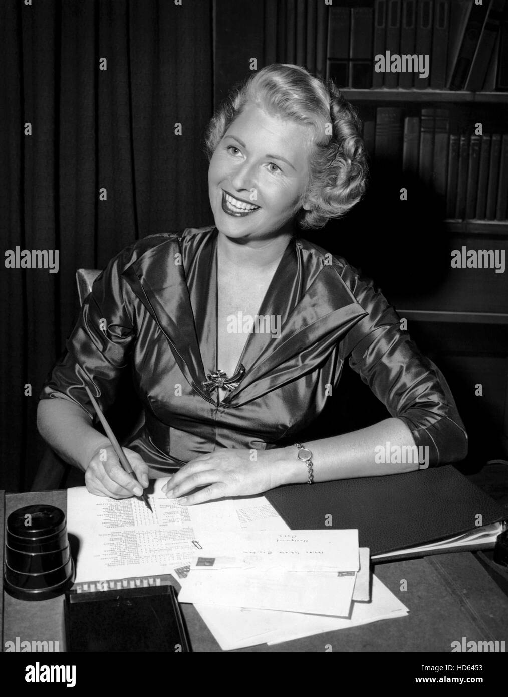 SHEILAH GRAHAM IN HOLLYWOOD, (aka THE SHEILAH GRAHAM SHOW), Sheilah ...