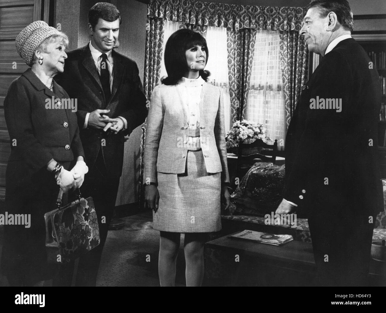 THAT GIRL, Mabel Albertson, Ted Bessell, Marlo Thomas, Lew Parker, 1966 ...