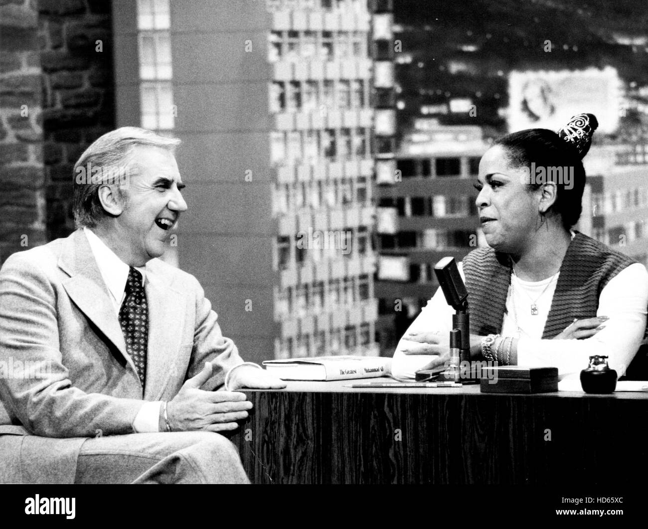 THE TONIGHT SHOW STARRING JOHNNY CARSON, from left, Ed McMahon, guest ...