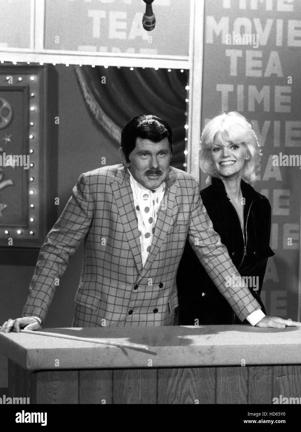 THE TONIGHT SHOW STARRING JOHNNY CARSON, Johnny Carson, Carol Wayne ...