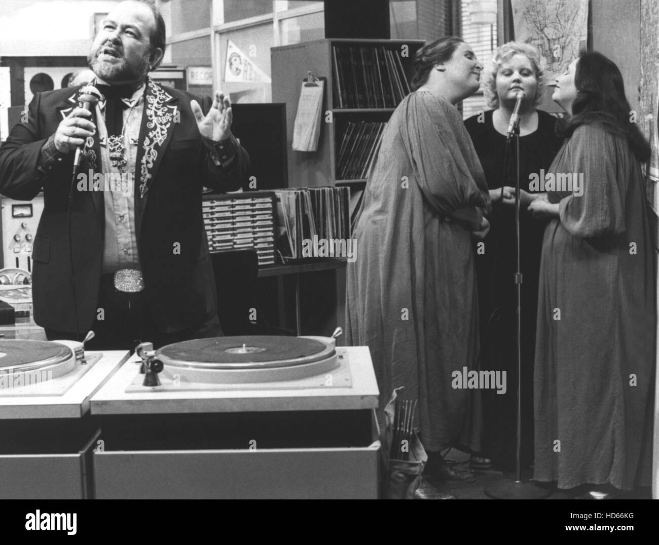 WKRP IN CINCINNATI, Michael Keenan, Cynthia Szigeti, Suzanne Kent, Mary ...