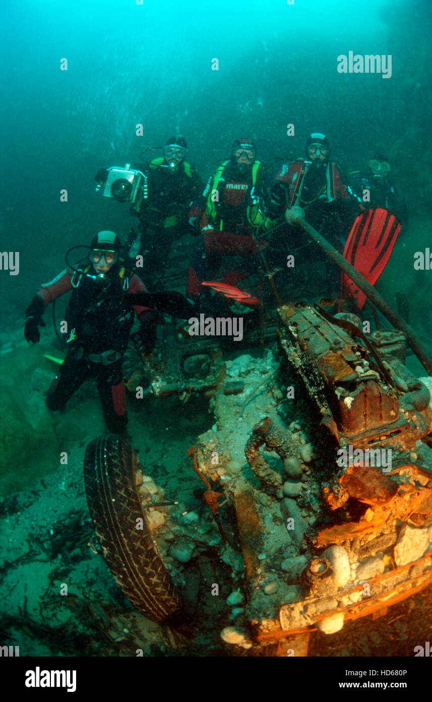 Sunken truck hi-res stock photography and images - Alamy