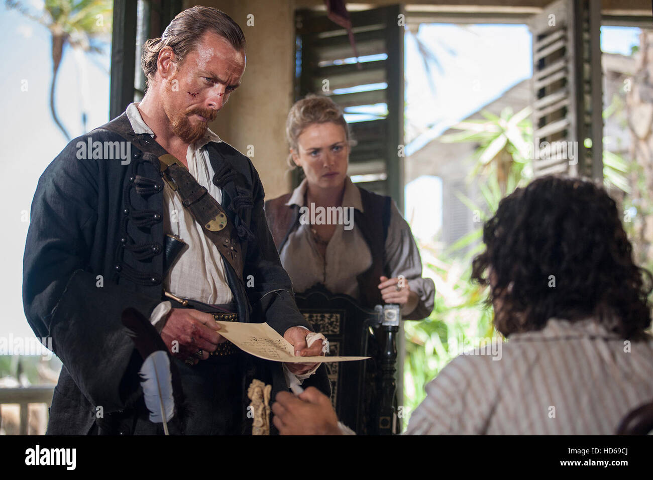 BLACK SAILS, (from left): Toby Stephens, Hannah New, Luke Arnold (back ...