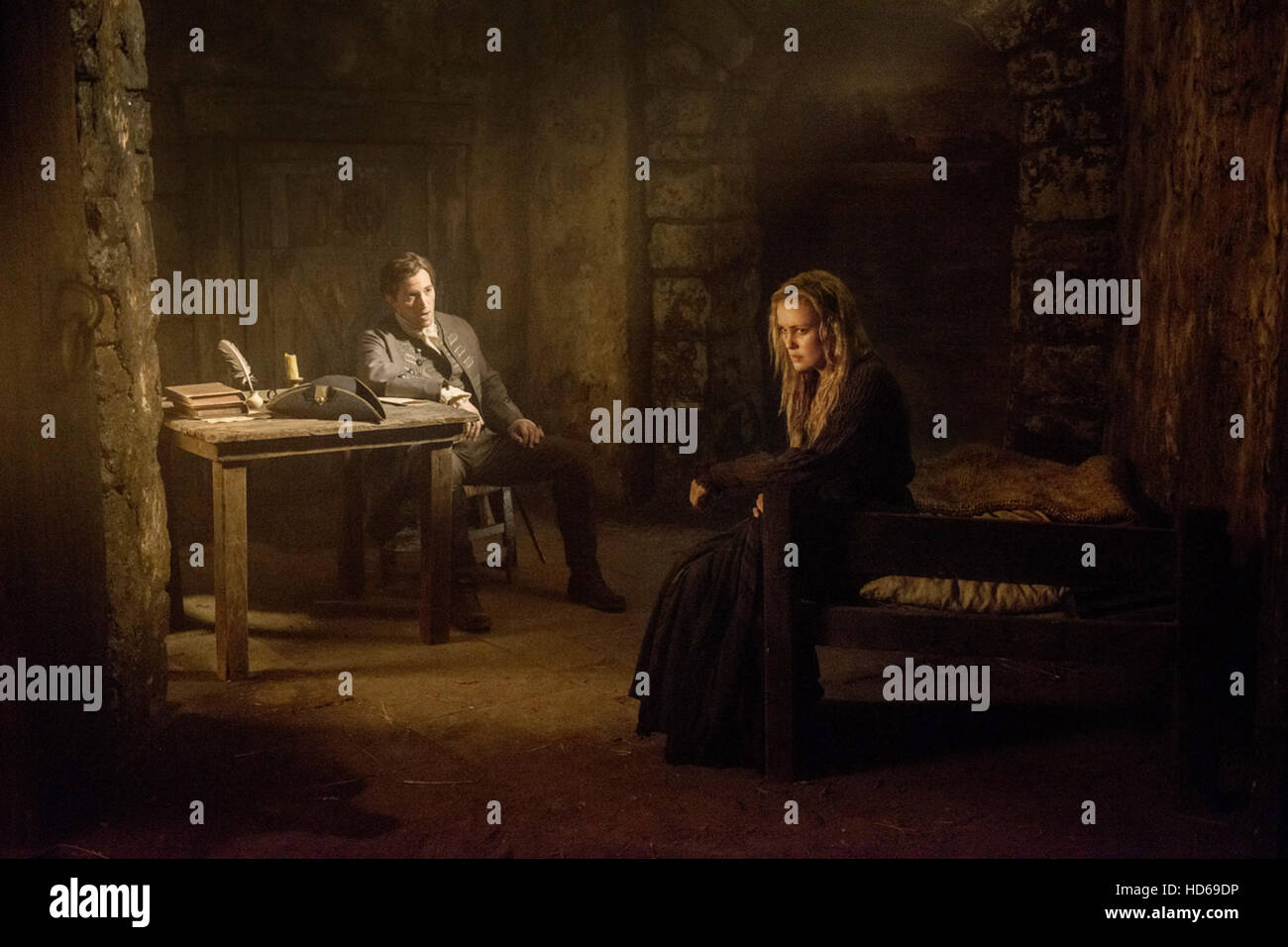 BLACK SAILS, (from left): Luke Roberts, Hannah New, (Season 3, 2016 ...