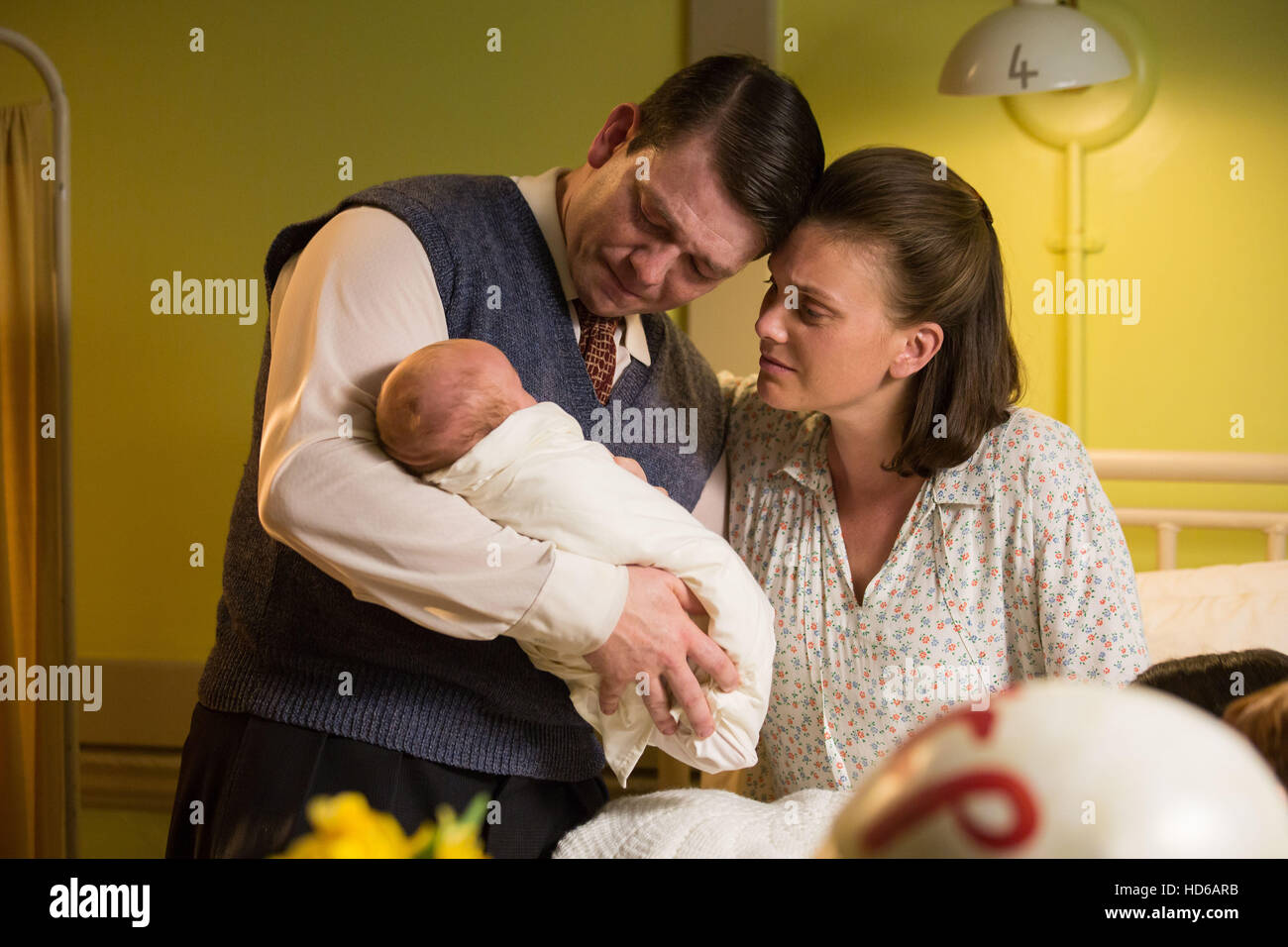 CALL THE MIDWIFE, (from left): Chris Reilly, Liz White, (Season 5, ep ...