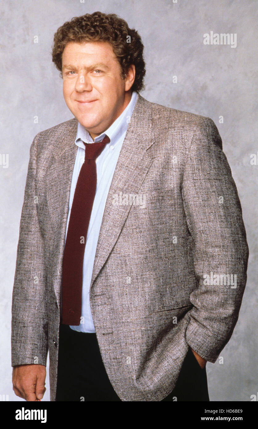 CHEERS, George Wendt, 1982-1993. (c) Paramount TV/ Courtesy: Everett ...