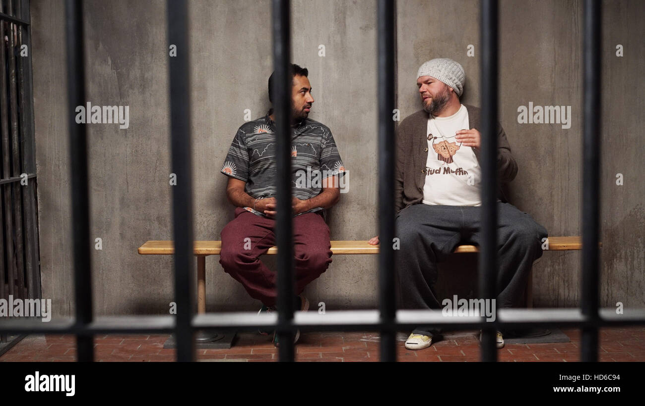DEADBEAT, (from left): Kal Penn, Tyler Labine, 'El Caboose', (Season 3 ...