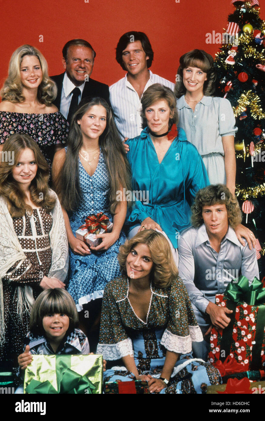 EIGHT IS ENOUGH, (back l-r): Dianne Kay, Dick Van Patten, Grant Goodeve ...