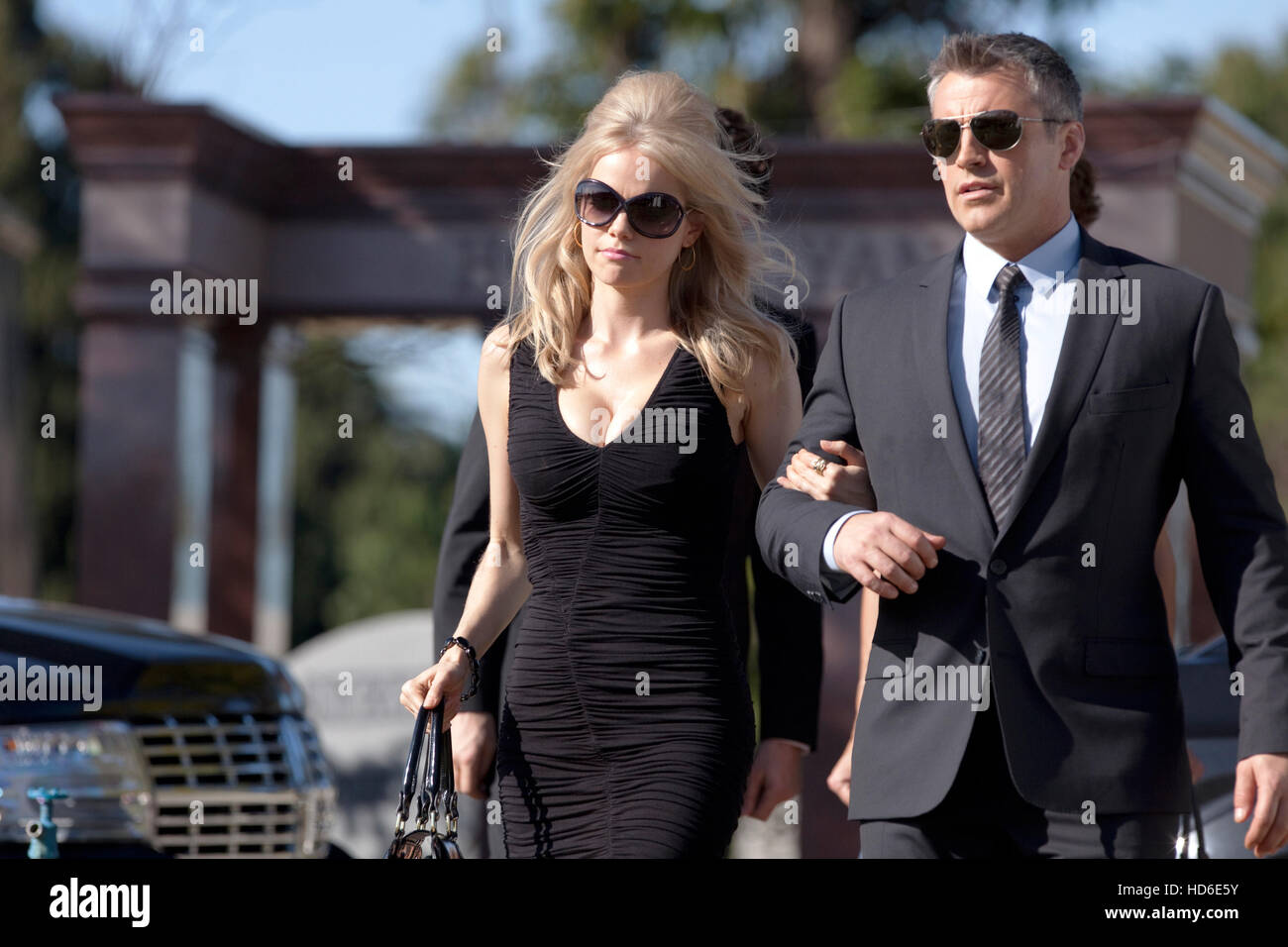 EPISODES, (from left): Mircea Monroe, Matt LeBlanc, (Season 2, ep. 203 ...