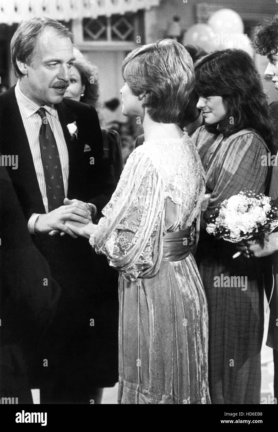 ONE DAY AT A TIME, from left: Howard Hesseman, Bonnie Franklin, Valerie ...