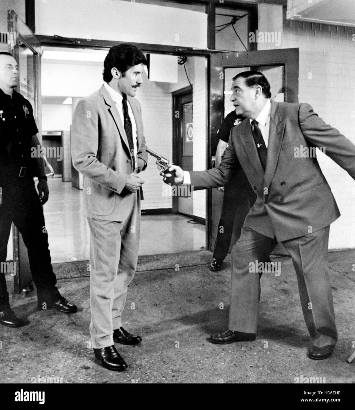 ON TRIAL: LEE HARVEY OSWALD, Geraldo Rivera, Ike Pappas, (re-enacting ...