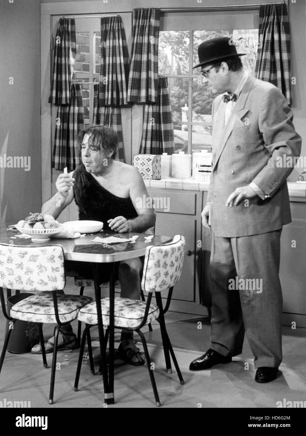 THE RED SKELTON SHOW, from left: Lon Chaney Jr., Red Skelton, 'Appleby ...