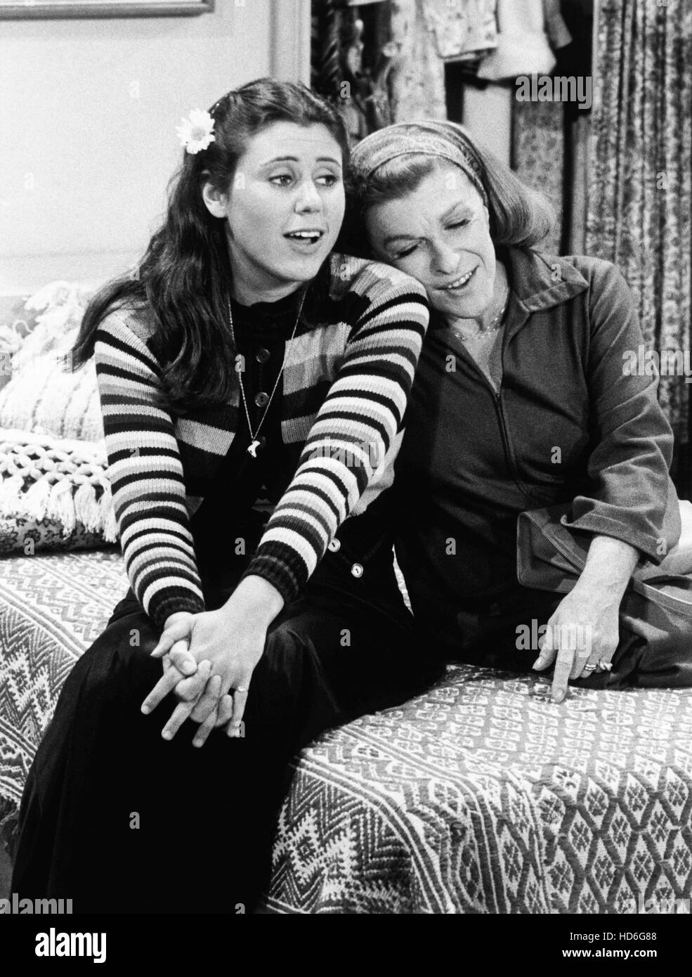 RHODA, from left: Julie Kavner, Nancy Walker in 'The Weekend' (Season 4 ...