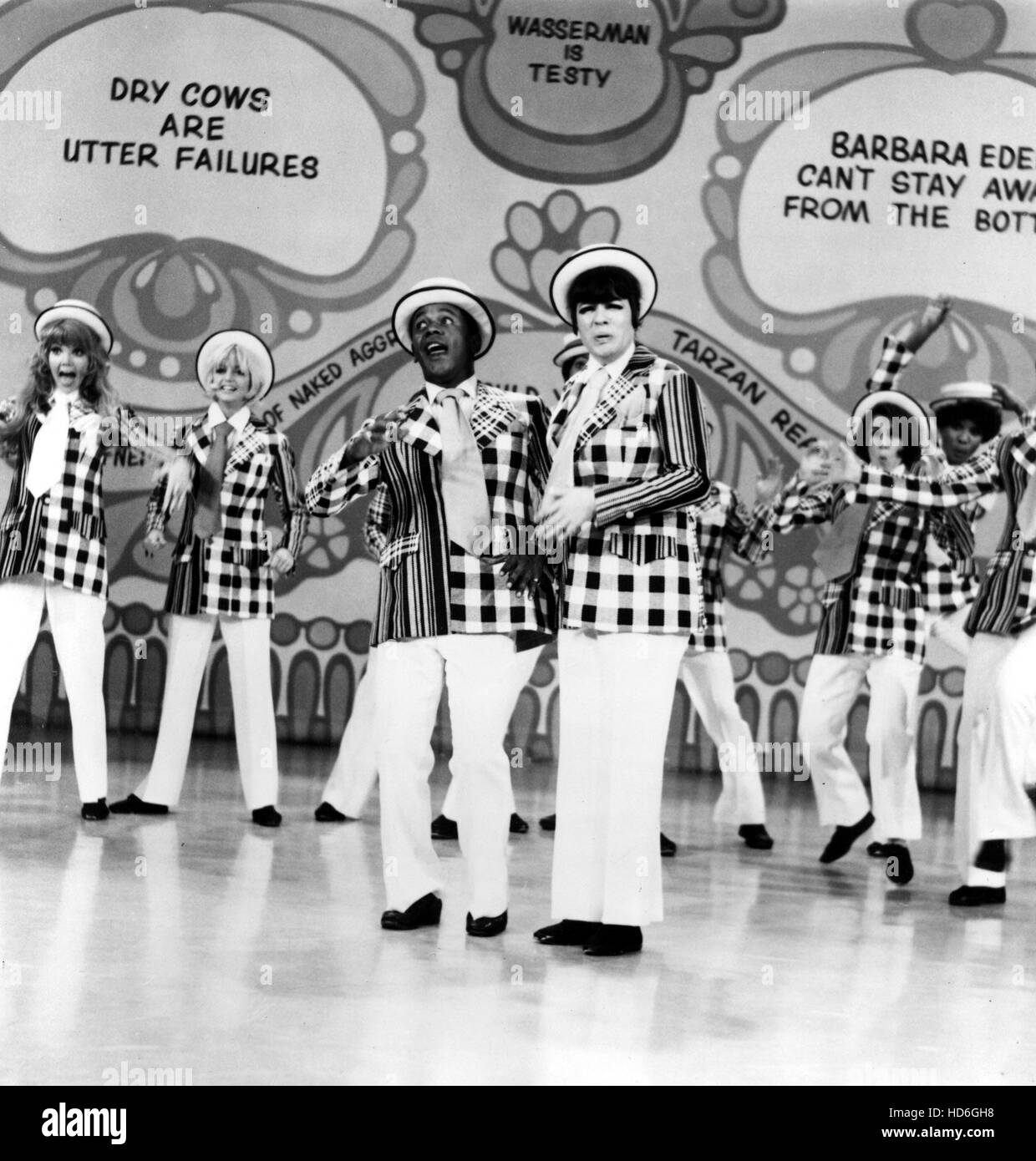 Rowan and martins laugh in tv goldie hawn Black and White Stock Photos ...