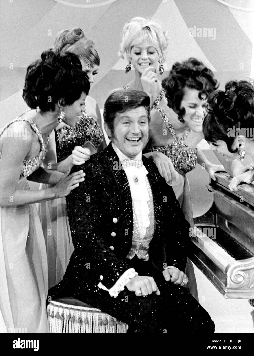 ROWAN & MARTIN'S LAUGH-IN, Chelsea Brown, Judy Carne, Goldie Hawn, Ruth ...