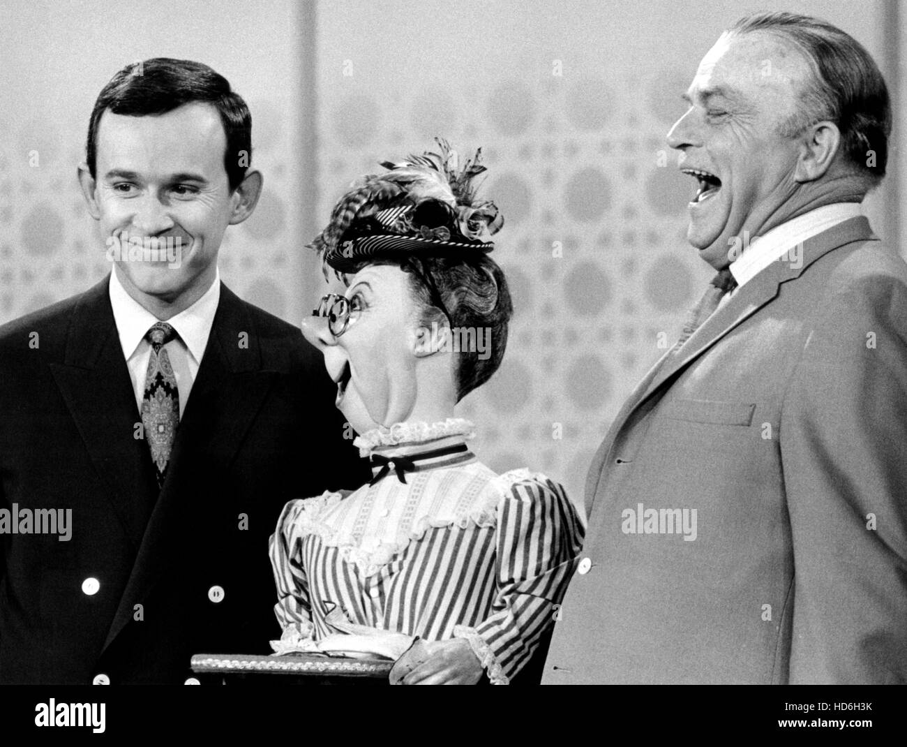 THE SMOTHERS BROTHERS COMEDY HOUR, Dick Smothers, Effie Clinker, Edgar ...