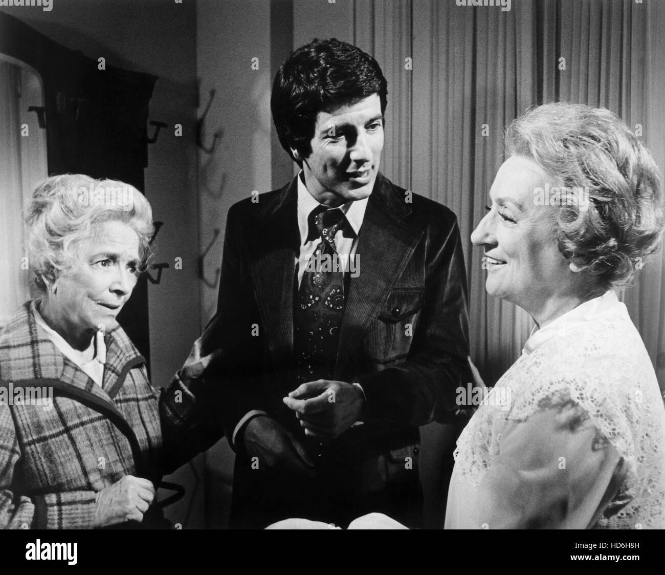 THE SNOOP SISTERS, from left: Helen Hayes, Bert Convy, Mildred Natwick ...