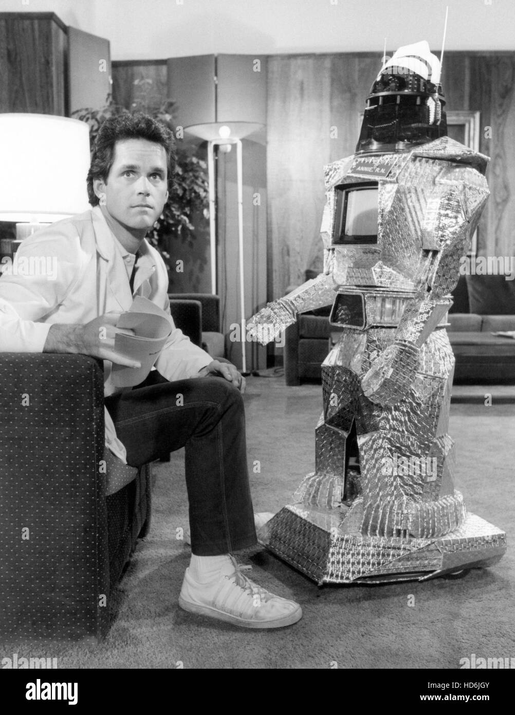 TRAPPER JOHN M.D., (from left): Gregory Harrison, 'Annie' the robot ...