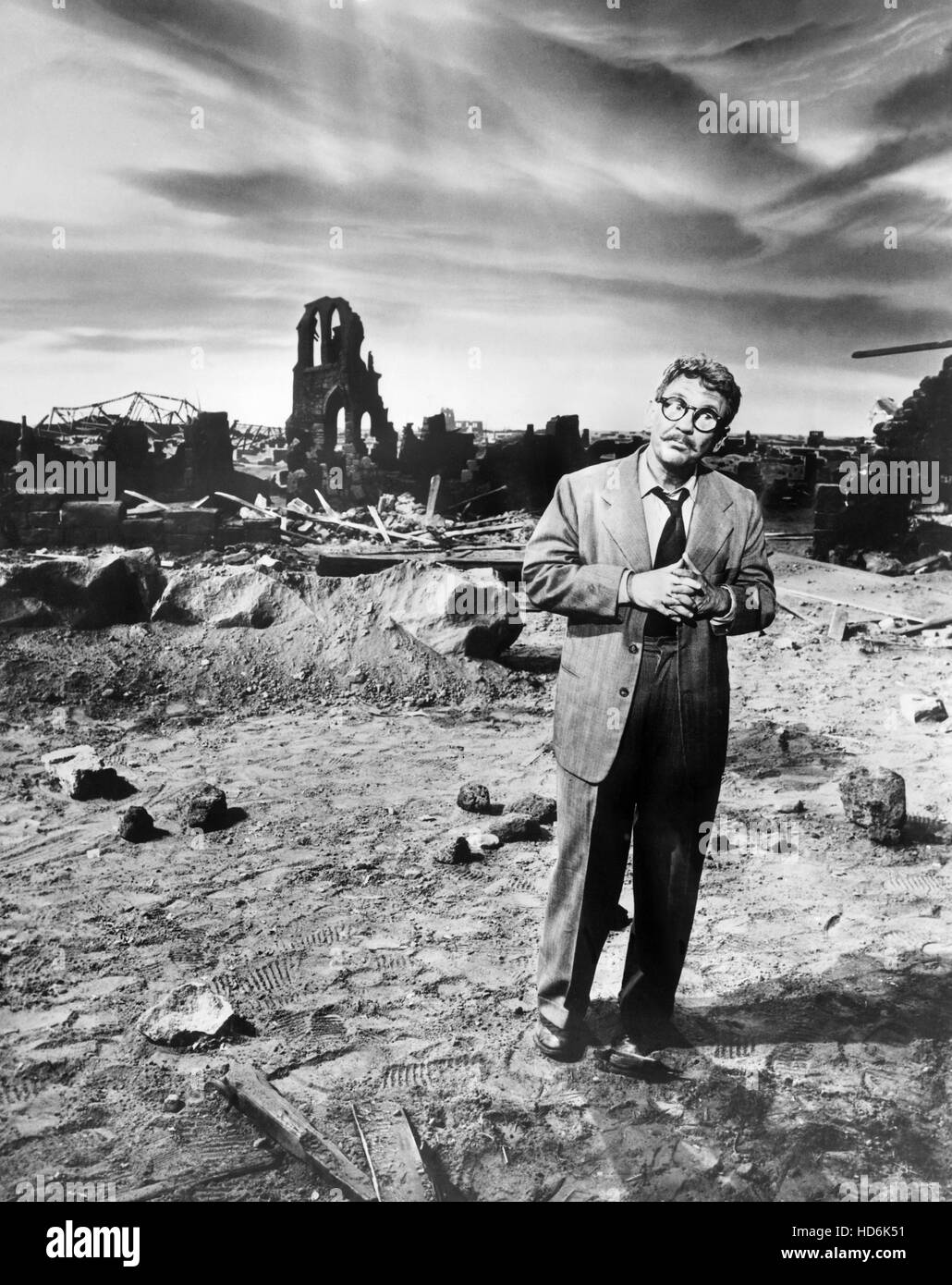 THE TWILIGHT ZONE, Burgess Meredith, 'Time Enough At Last' (Season 1 ...