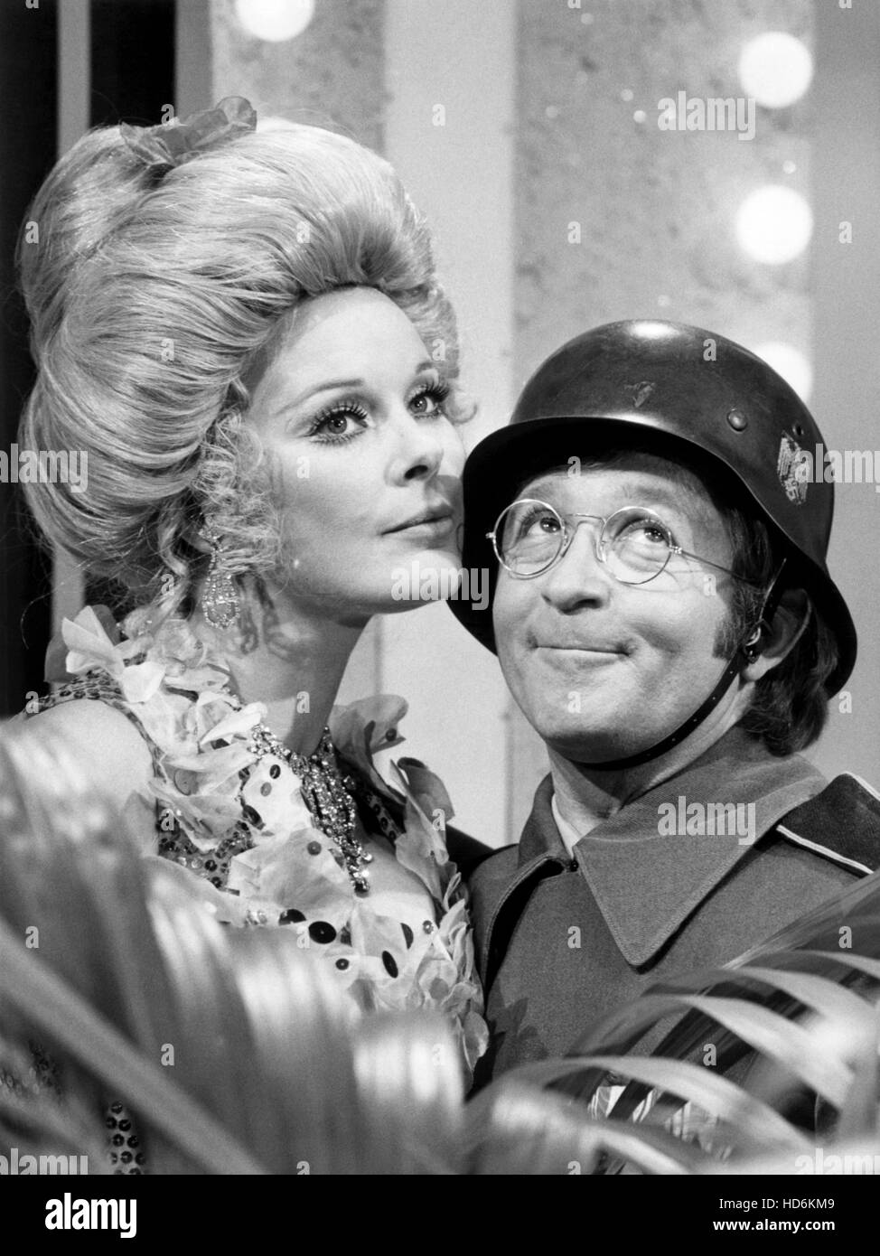 VER-R-R-RY INTERESTING, (from left): Elke Sommer, Arte Johnson (as ...