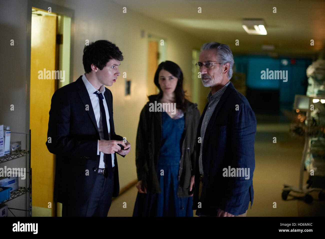 ALPHAS, (from left): Ryan Cartwright, Laura Mennell, David Strathairn ...