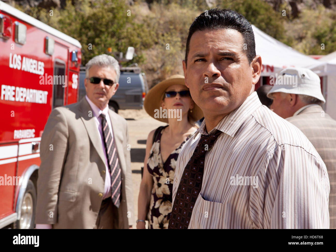 THE CLOSER, (from left): Tony Denison, Kyra Sedgwick, Raymond Cruz ...