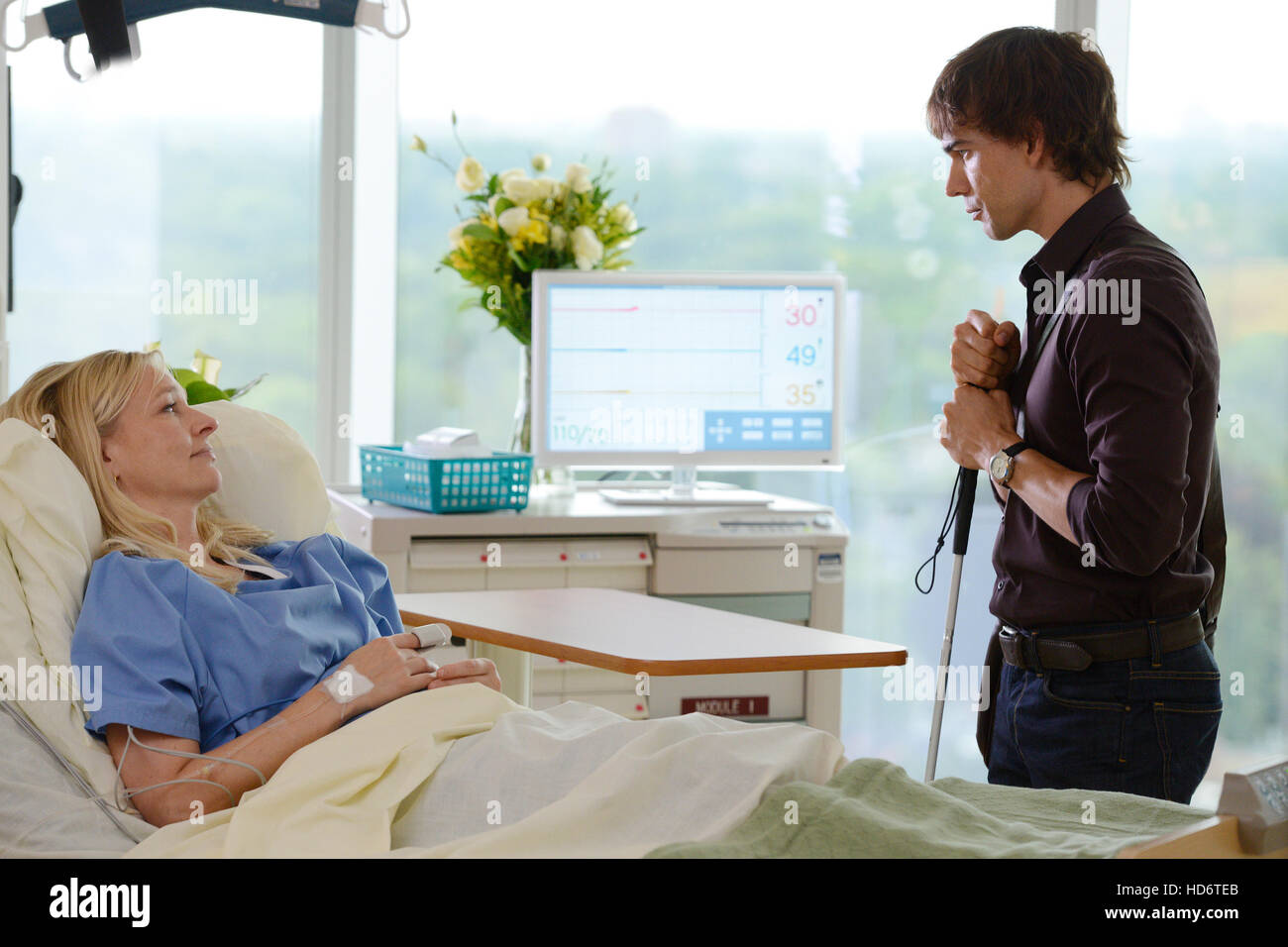 COVERT AFFAIRS, l-r: Kari Matchett, Christopher Gorham in 'Levitate Me ...