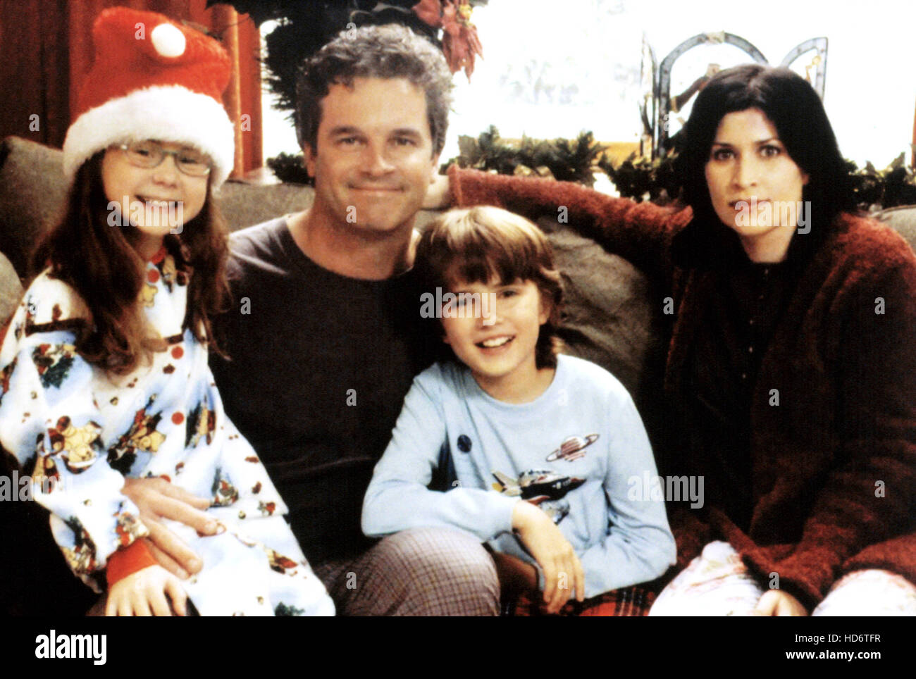 COMFORT AND JOY, Steven Eckholdt (2nd from left), Nancy McKeon (right ...