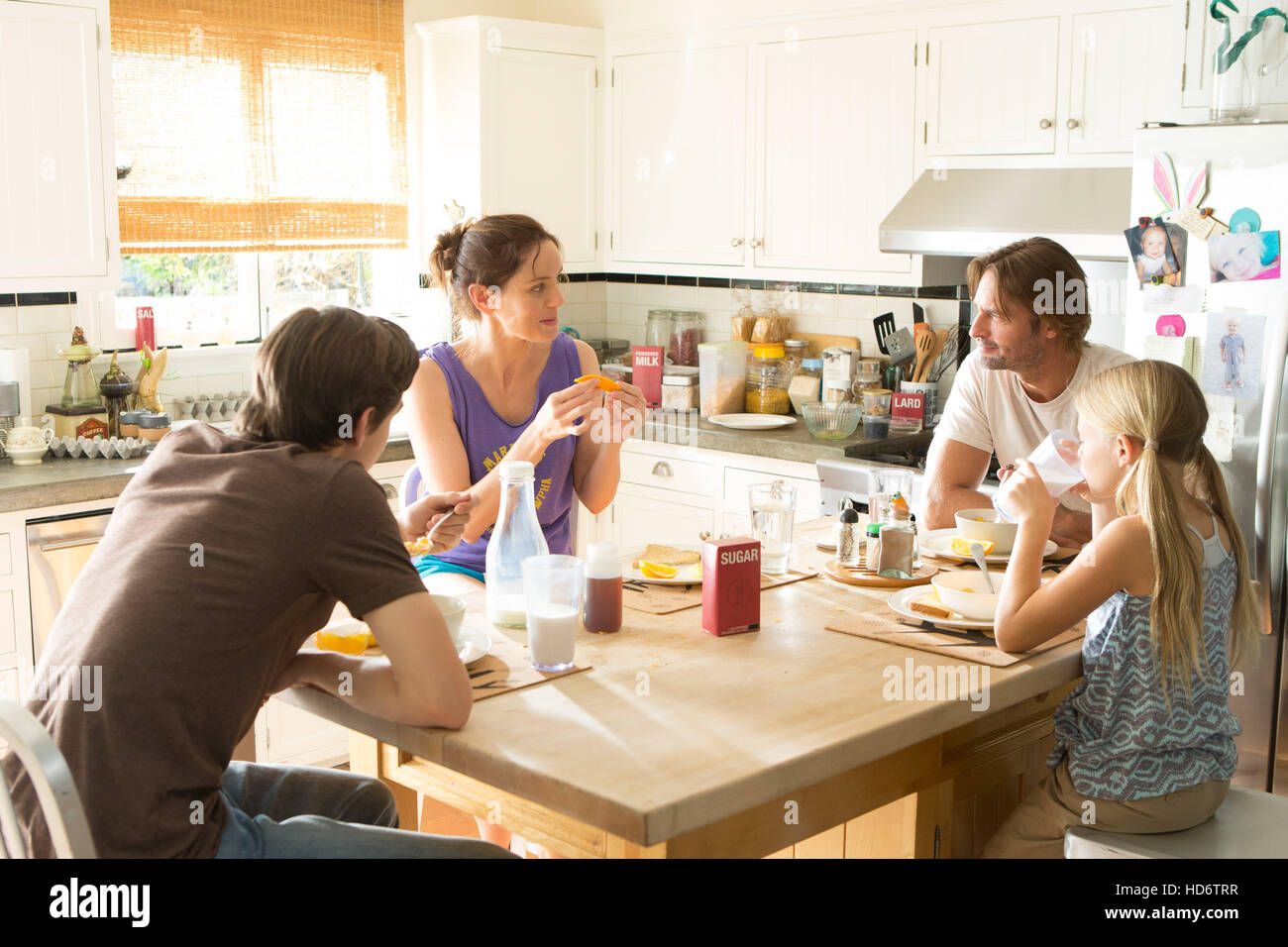COLONY, l-r: Sarah Wayne Callies, Josh Holloway, Isabella Crovetti ...