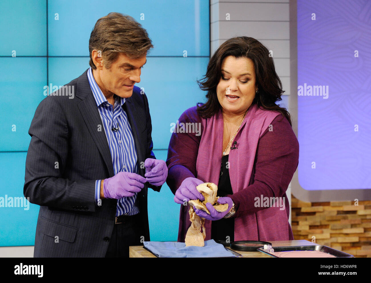 THE DR. OZ SHOW, (from left): host Dr. Mehmet Oz, Rosie O'Donnell ...