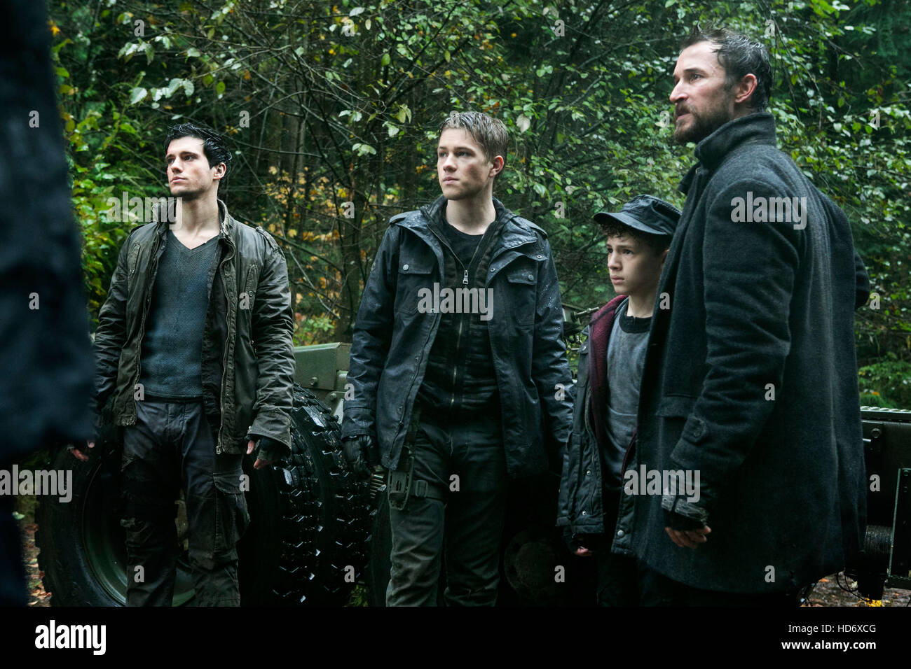 FALLING SKIES, (from left): Drew Roy, Connor Jessup, Maxim Knight, Noah ...