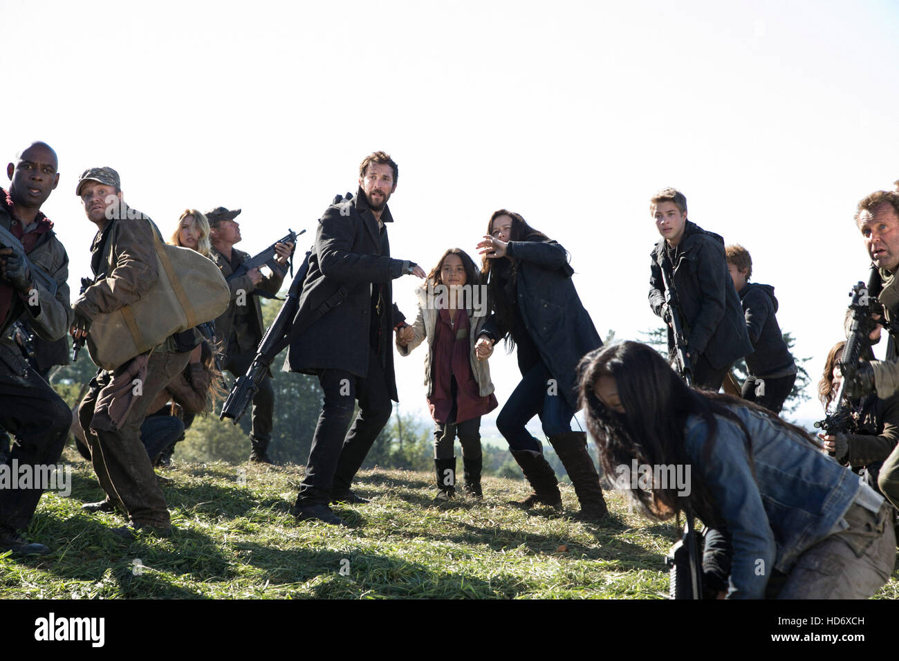 FALLING SKIES, Noah Wyle (center, left), 'Ghost in the Machine ...