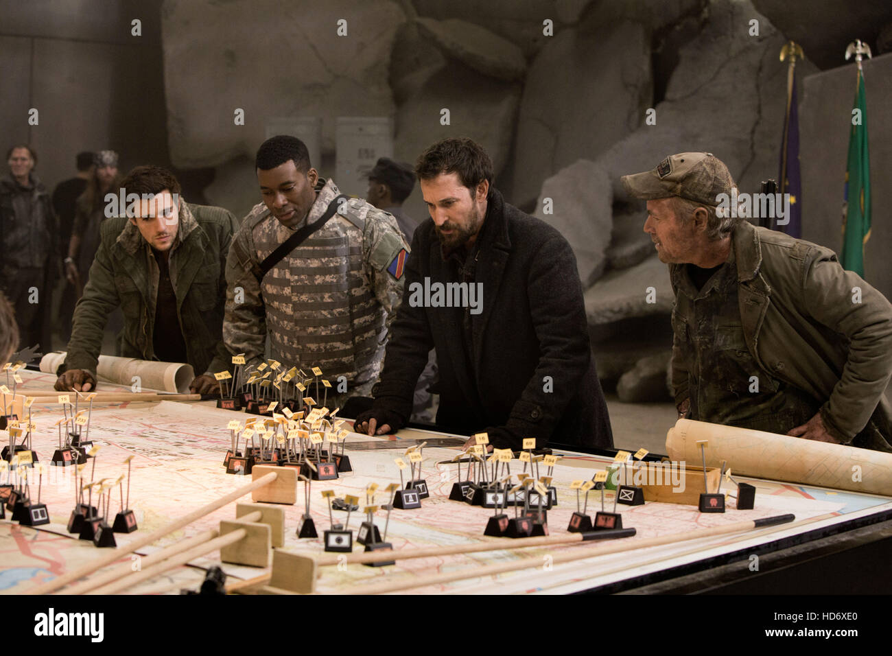 FALLING SKIES, (from left): Drew Roy, Daren A. Hebert, Noah Wyle, Jeff ...