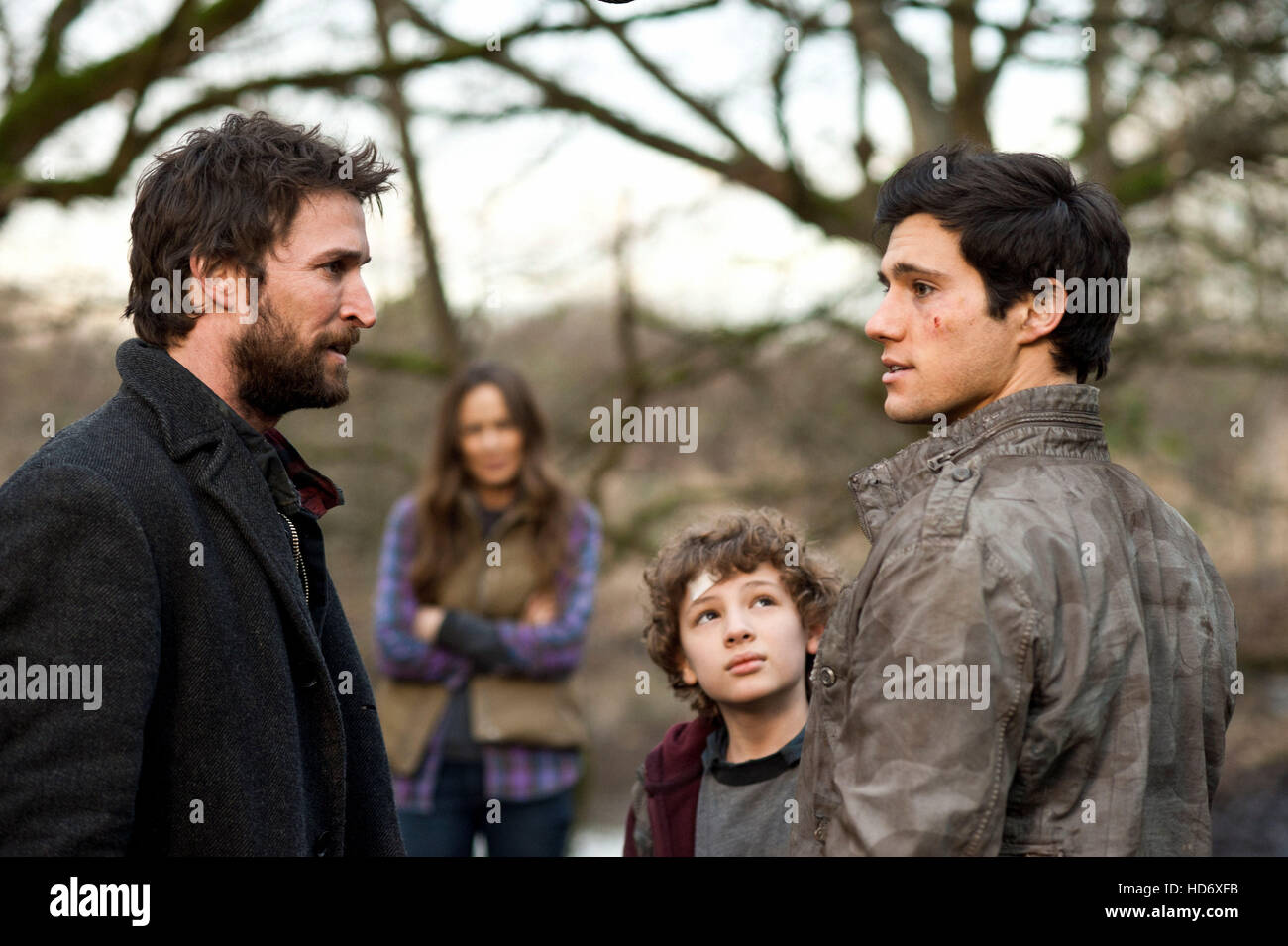 FALLING SKIES, l-r: Noah Wyle, Moon Bloodgood (rear), Maxim Knight ...