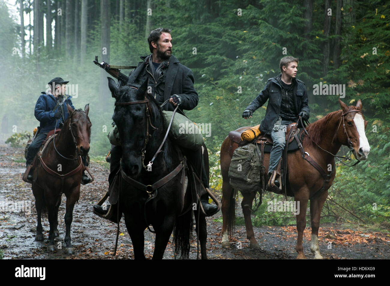 FALLING SKIES, l-r: Maxim Knight, Noah Wyle, Connor Jessup in 'The ...