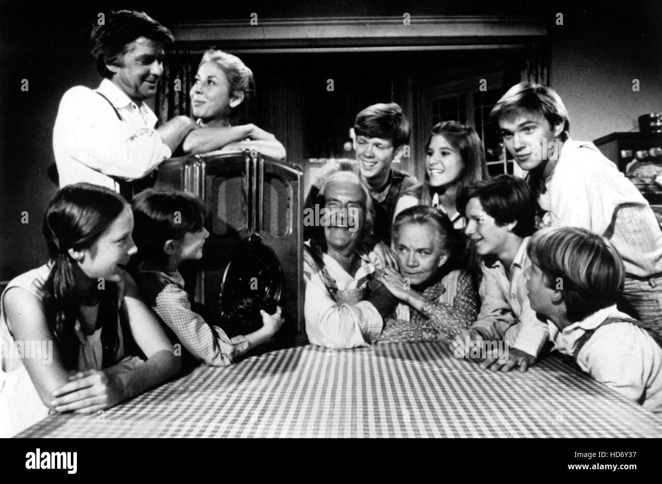 THE WALTONS, Ralph Waite, Michael Learned, Jon Walmsley, Judy Norton ...