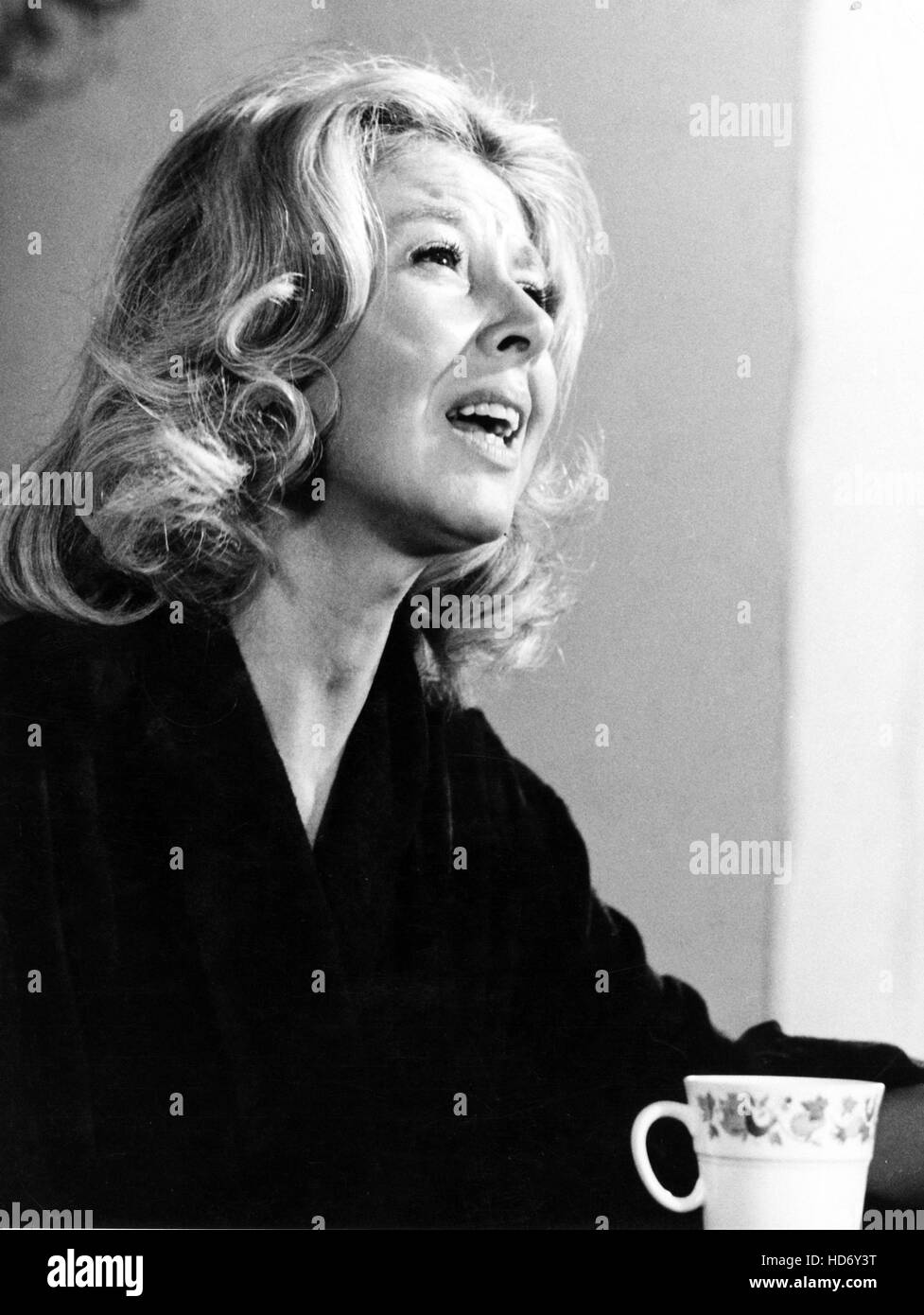 THE WALTONS, Michael Learned, 1972-1977. (c)Lorimar. Courtesy: Everett ... THE WALTONS, Michael Learned, 1972-1977. (c)Lorimar. Courtesy: Everett ...