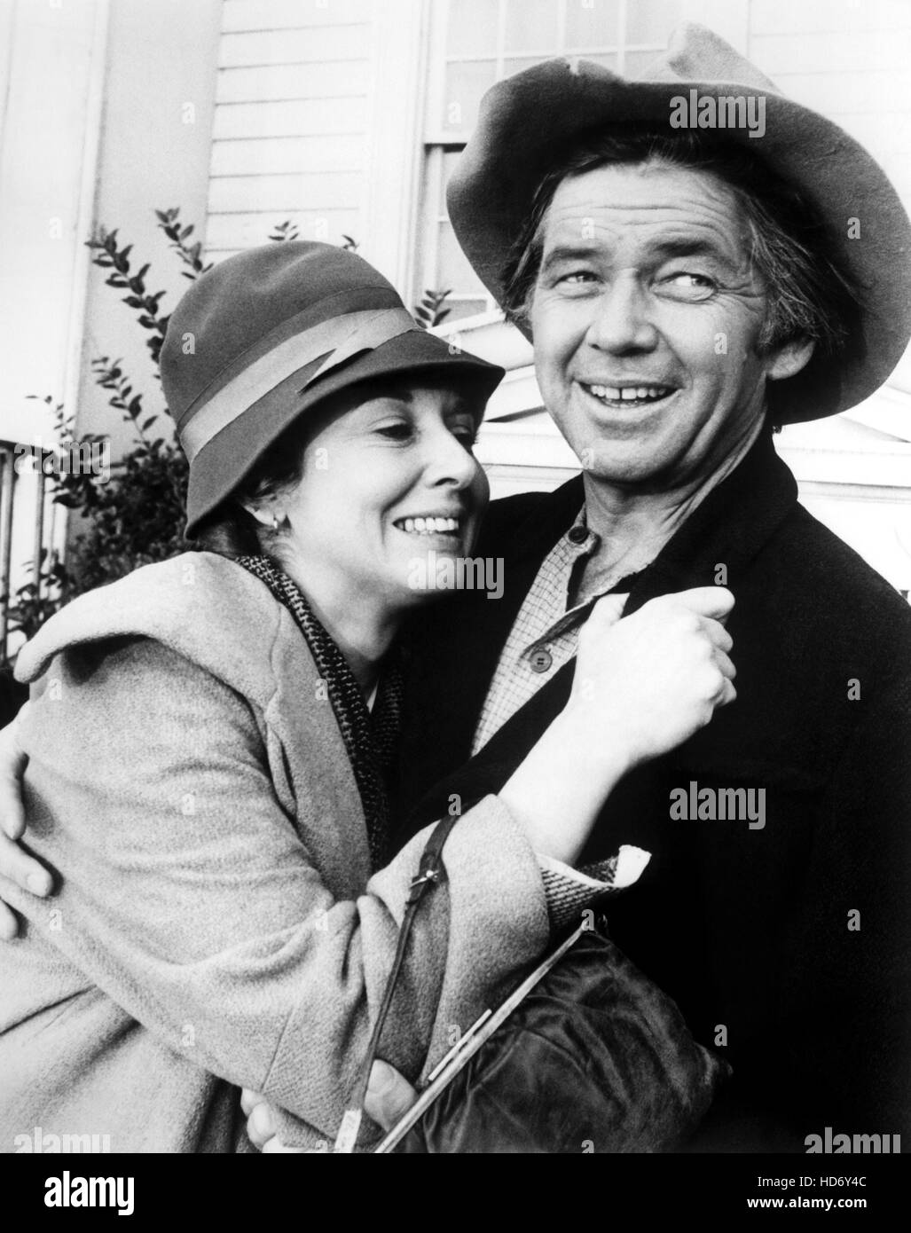 THE WALTONS, from left: Michael Learned, Ralph Waite, 1972-81 Stock ... THE WALTONS, from left: Michael Learned, Ralph Waite, 1972-81 Stock ...