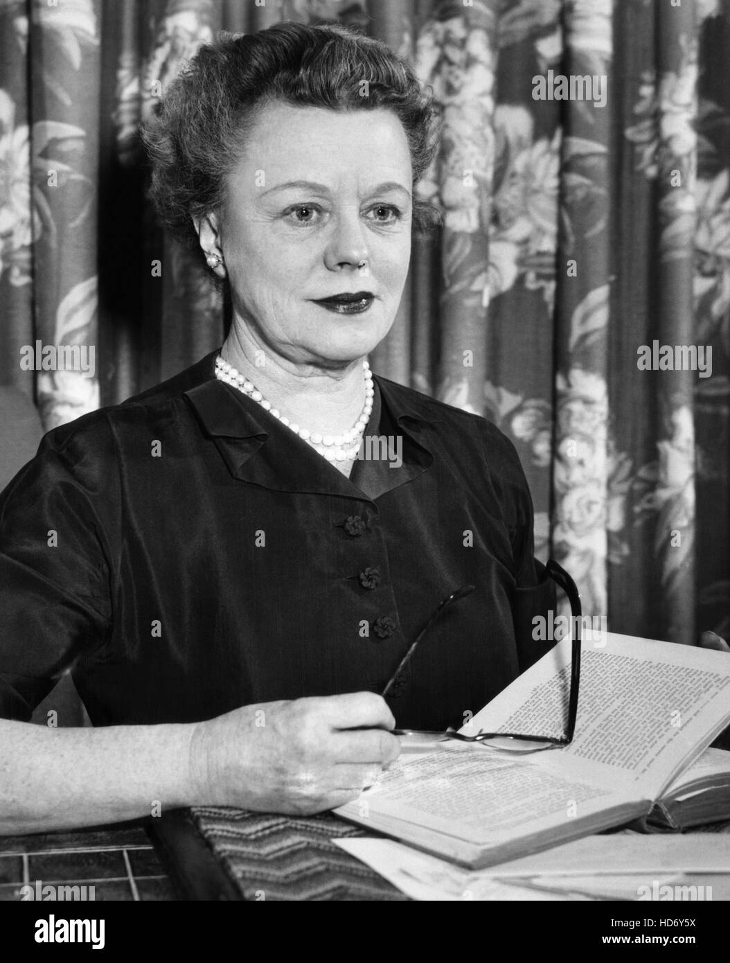 THE WAY OF THE WORLD, Edna Best, 1955 Stock Photo - Alamy