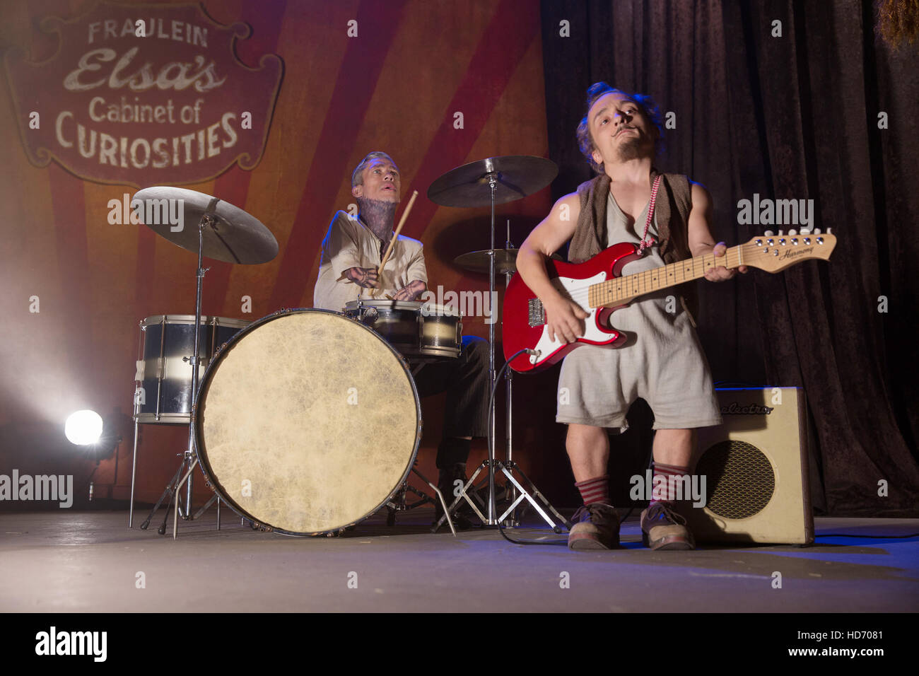 AMERICAN HORROR STORY: FREAK SHOW, l-r: Mat Fraser, Drew Rin Varick in ...