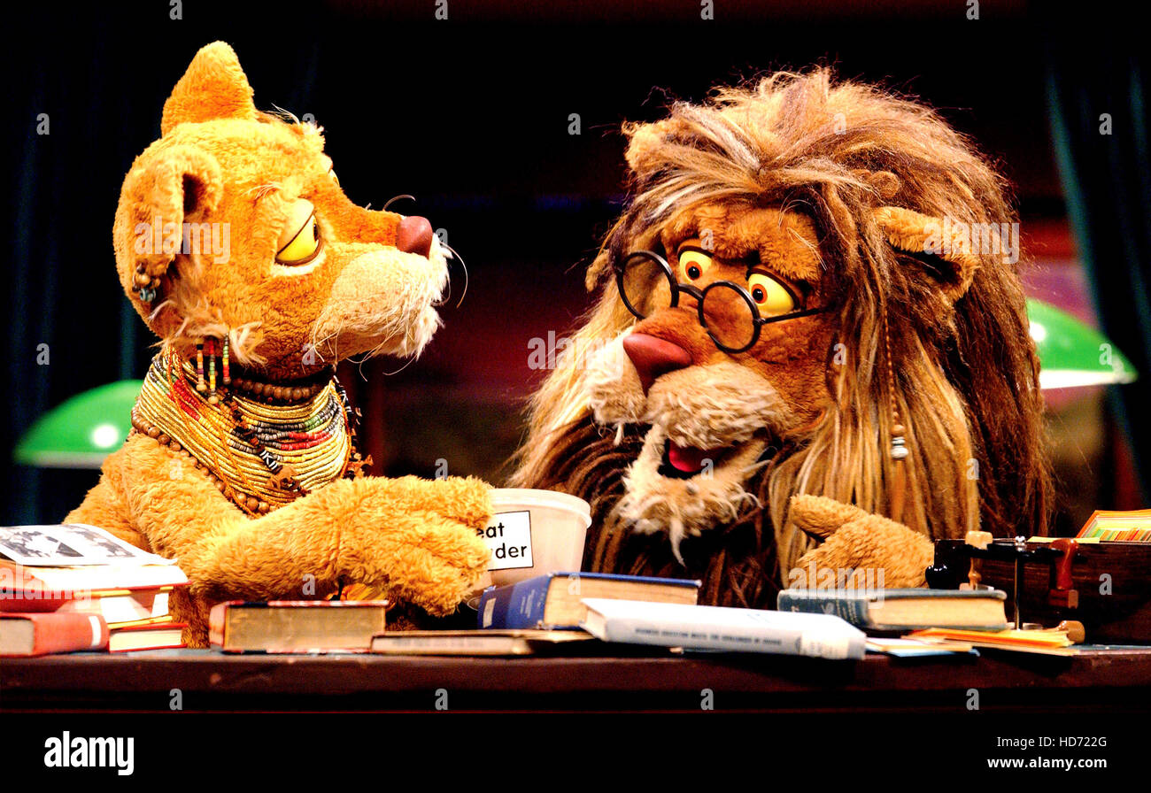 BETWEEN THE LIONS, Cleo Lion, Theo Lion, 2000-present Stock Photo - Alamy