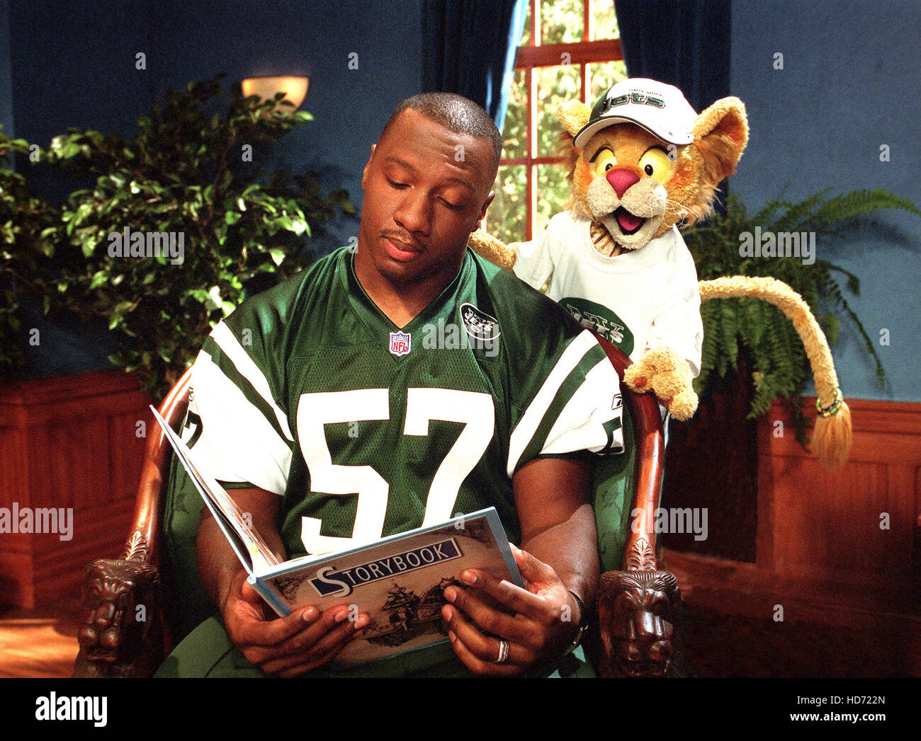 BETWEEN THE LIONS, Mo Lewis, Leona Lion, 2000-present Stock Photo - Alamy