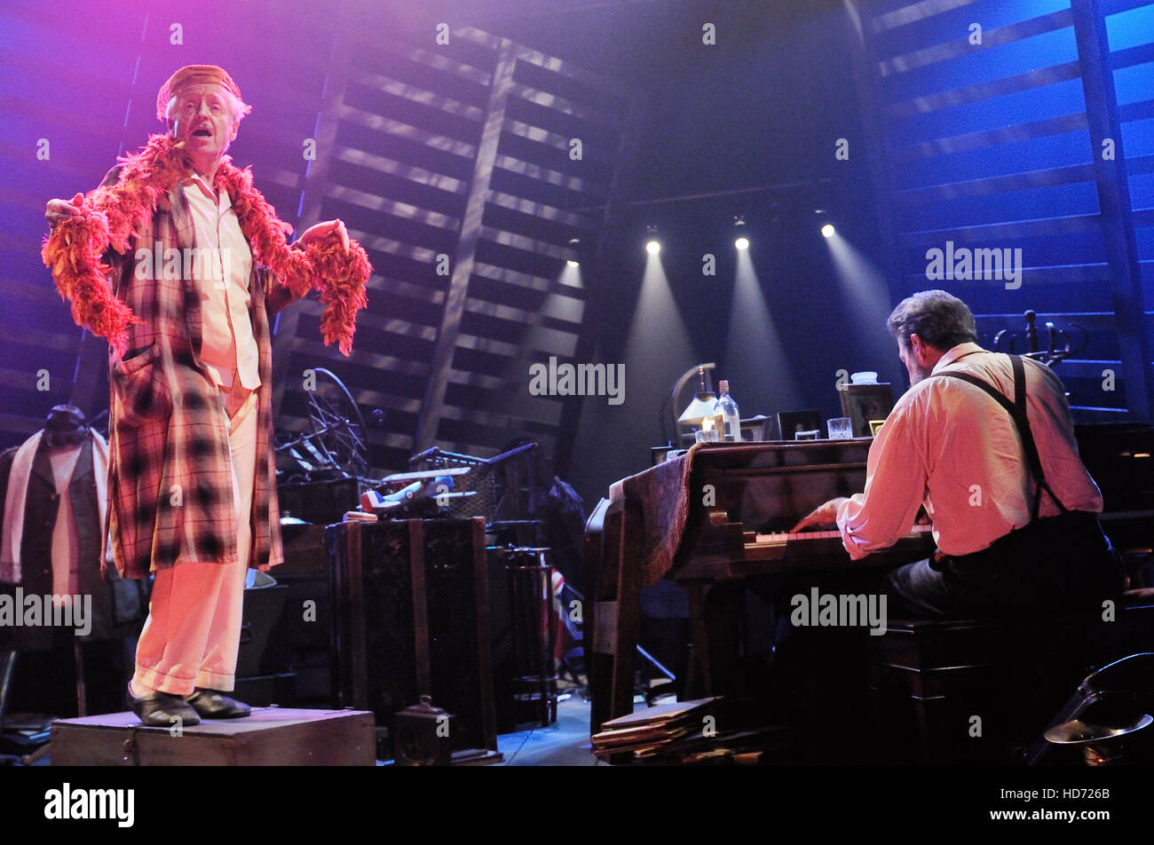 BILLY BISHOP GOES TO WAR, l-r: Eric Peterson, John Gray, 2010. ©Strada ...