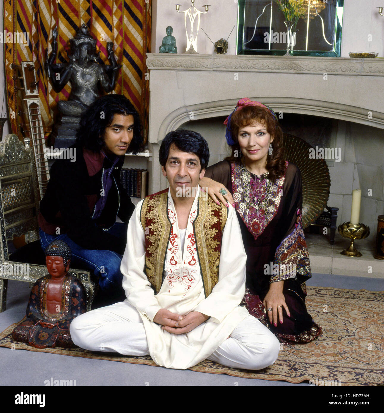 THE BUDDHA OF SUBURBIA, Naveen Andrews (left), Roshan Seth (center ...