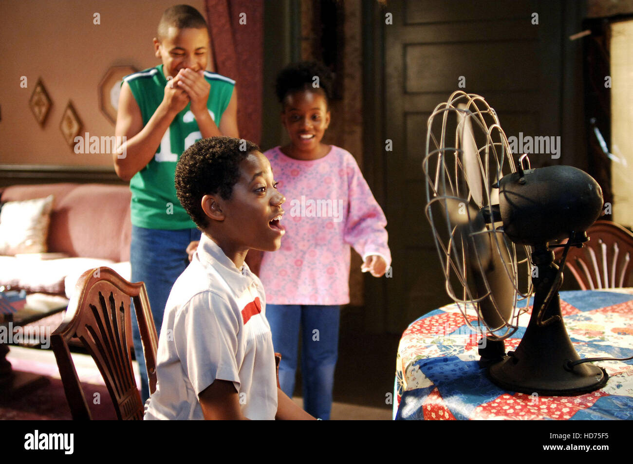 EVERYBODY HATES CHRIS, foreground: Tyler James Williams, background ...