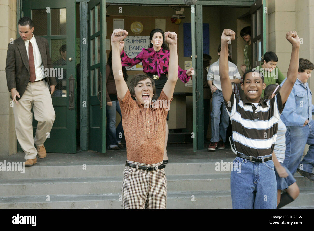 EVERYBODY HATES CHRIS, (foreground, from left): Vincent Martella, Tyler ...