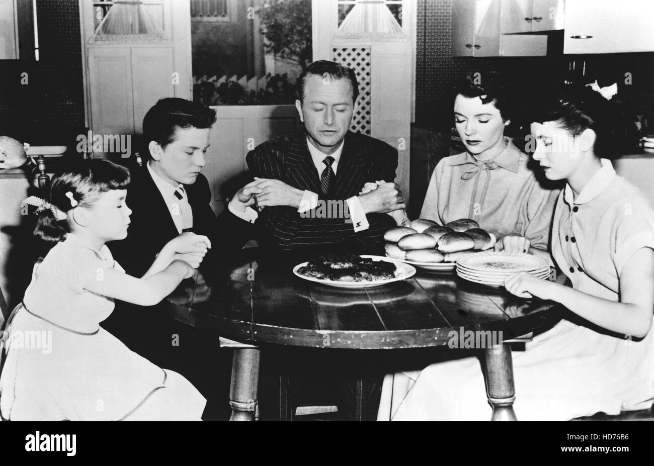 FATHER KNOWS BEST, Lauren Chapin, Billy Gray, Robert Young, Jane Wyatt, Elinor Donahue, 1955 ...