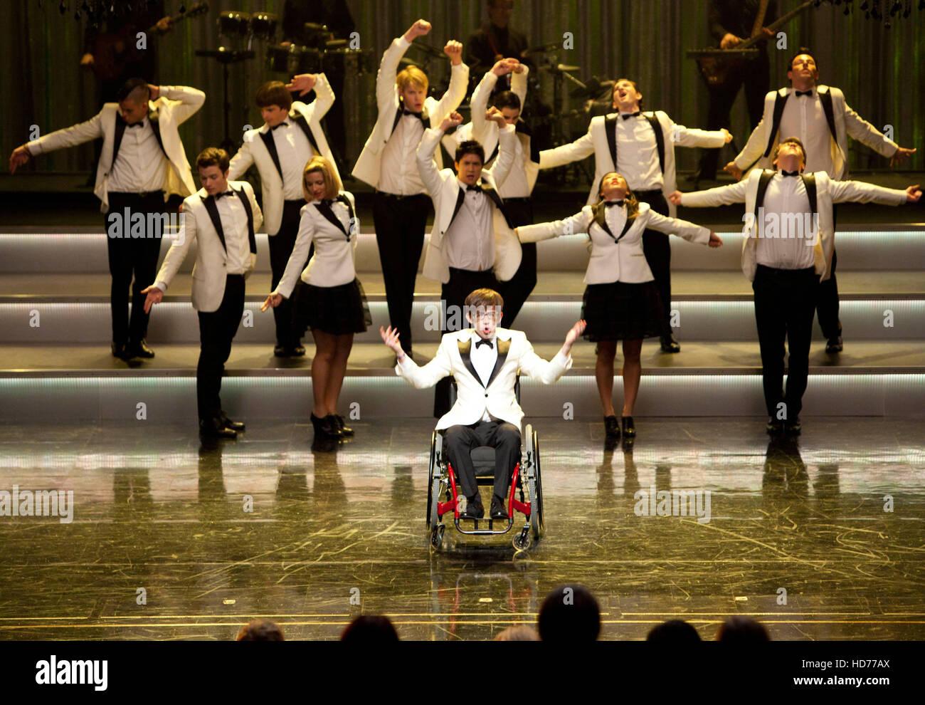 GLEE, Kevin McHale (front), 'Hold On To Sixteen', (Season 3, ep. 308 ...