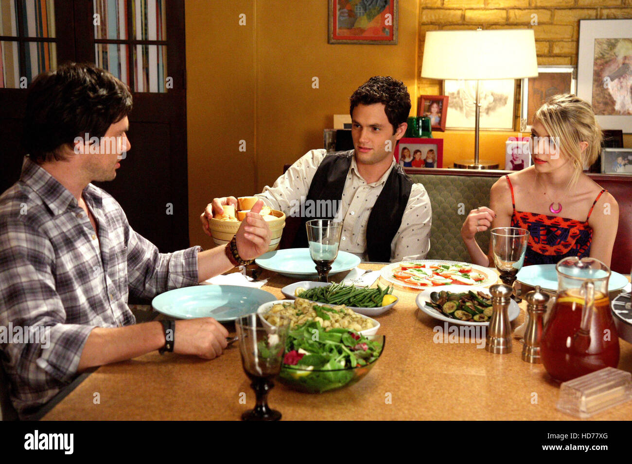 GOSSIP GIRL, (from left): Matthew Settle, Penn Badgley, Taylor Momsen ...